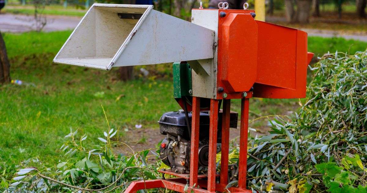 What Are Mulching Blades? (And How Do They Work?) | Mulch Universe